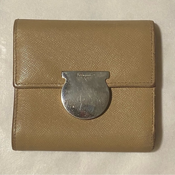 Salvatore Ferragamo | Bags | Vintage Salvatore Ferragamo Beige Leather ...